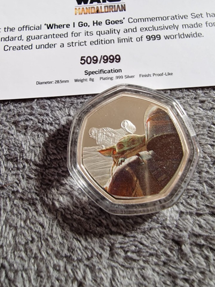Star Wars The Mandalorian Silver Plated Collectable Coin and Collectors ...
