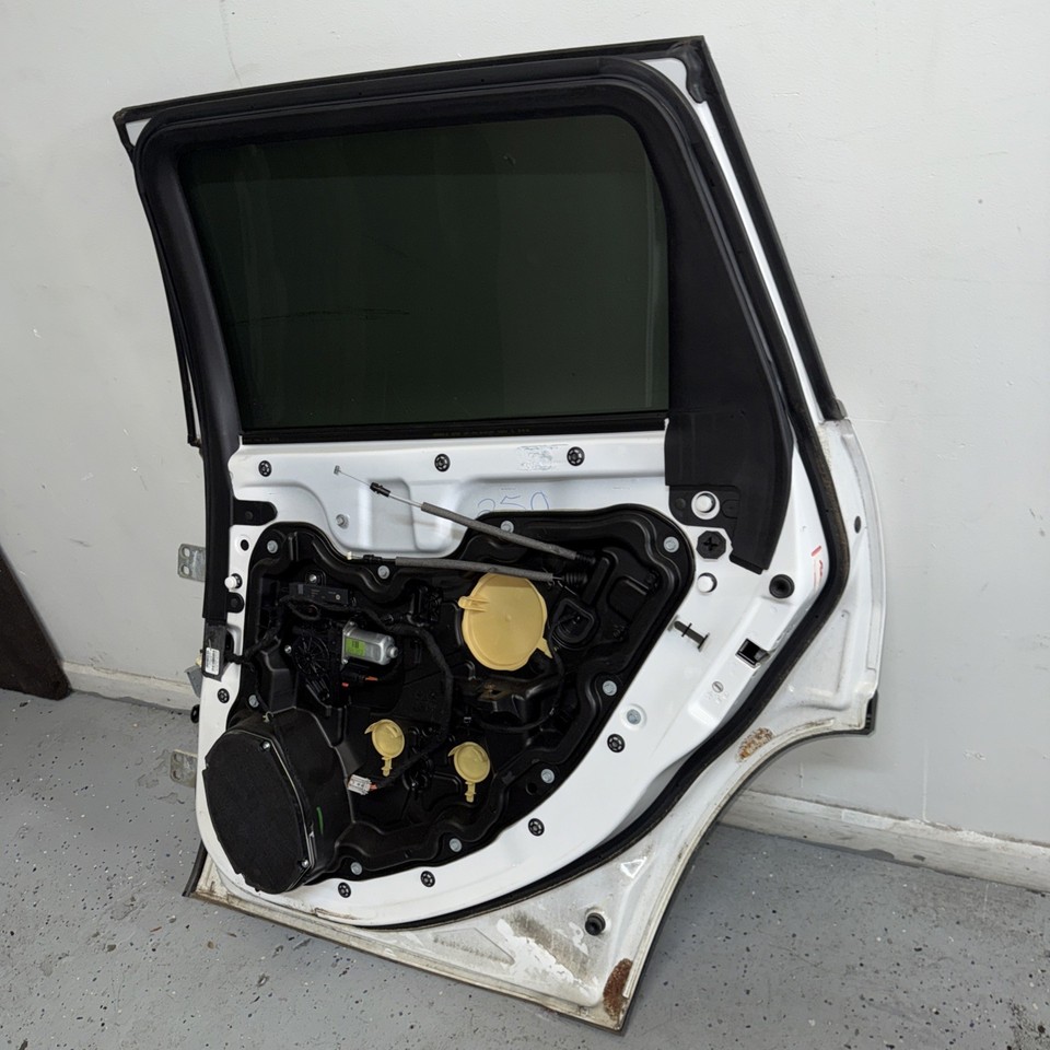 2014-2023 Jeep Cherokee Rear Door Assembly Passenger Right OEM PW7 ...