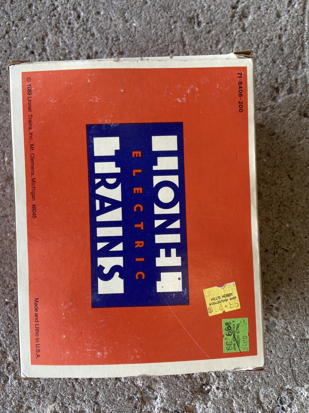 1990 lionel train set, rail cars, accessories, diner, etc. (READ ...
