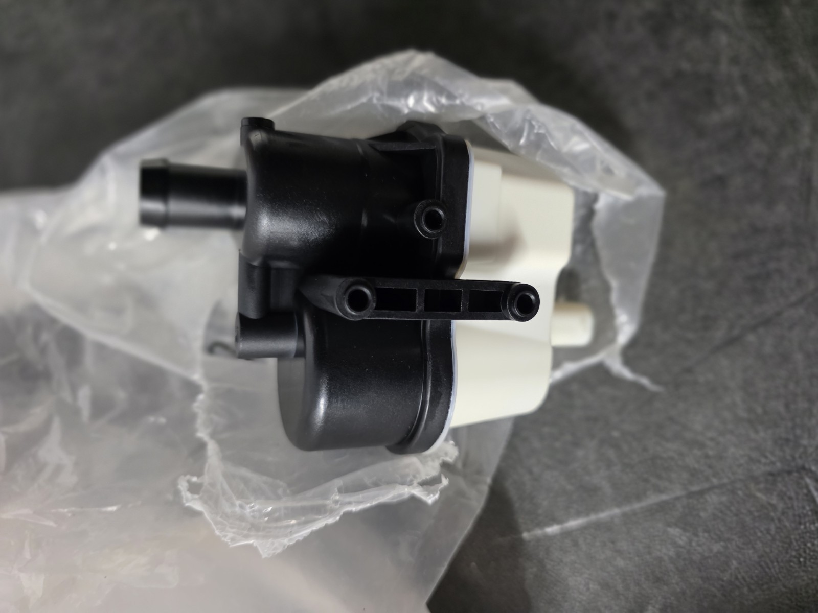 NEW OEM Volvo Fuel Vapor Detection Pump 30760863 Volvo XC70 S40 2004-2015