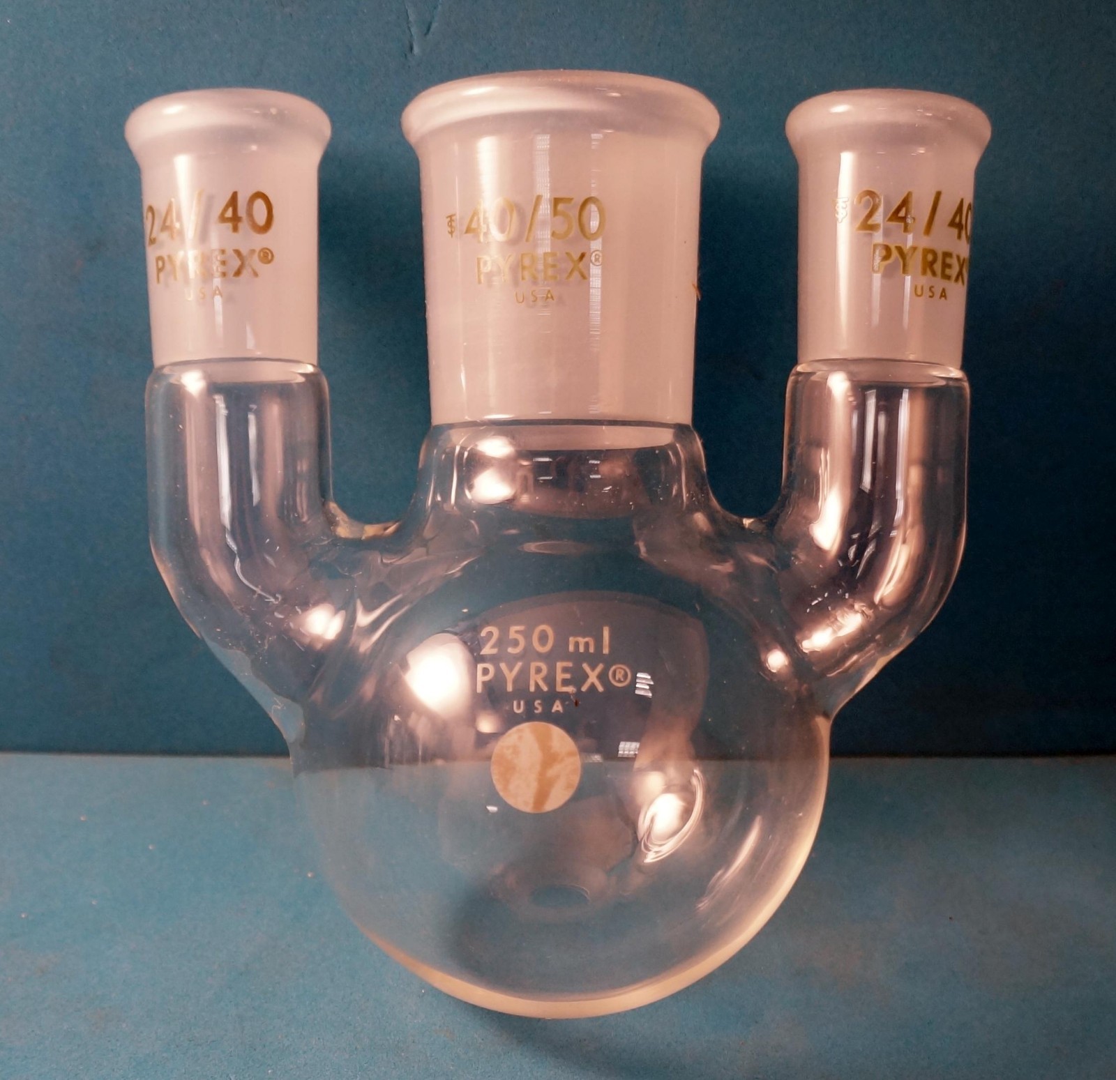 PYREX 4955-250 3 NECK DISTILLING FLASK WITH (2) 24/40 AND (1) 40/50 G.G ...