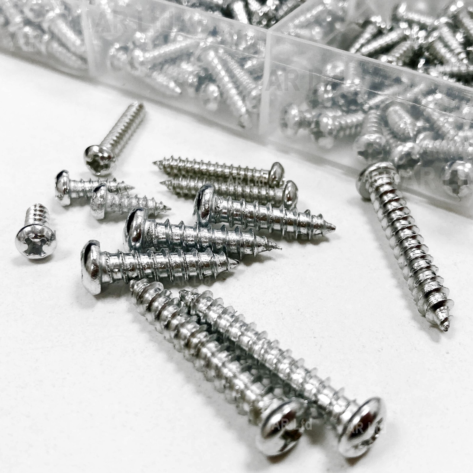 Self Tapping Philips Cross Head Screws. Assorted sizes 550 Self Tapping ...