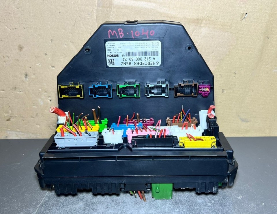 10-16 Mercedes-Benz W212 W204 Front SAM Module Relay Fuse Box A212 ...