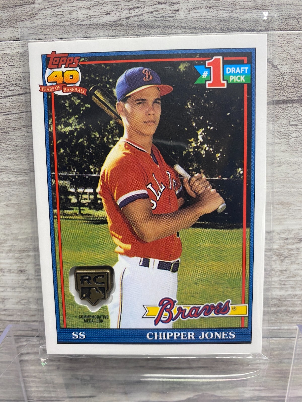 2020 Topps CHIPPER JONES Rookie Card Retrospective Logo Medallions RCR ...