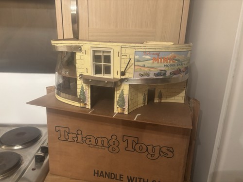 Vintage Tri-ang MINIC Garage and Carpark with Original Box - 1950's | eBay