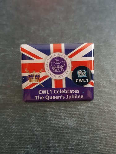 Amazon Enamel Pin Badge Collectable 2022 The Queen's Platinum Jubilee ...