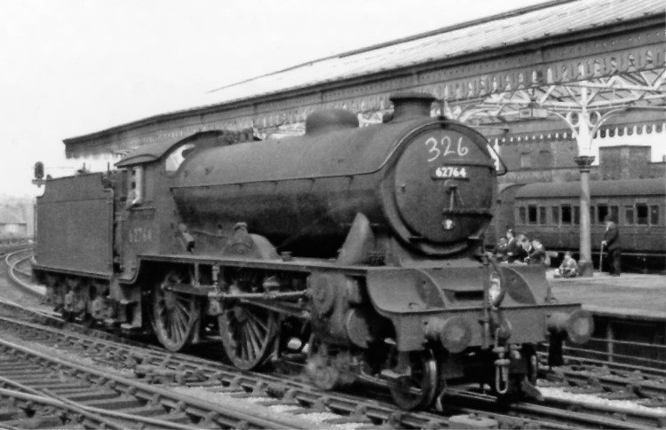 PHOTO LNER CLASS D49 HUNT LOCO NO 62764 THE GARTH AT YORK 1951 | eBay