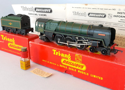 OO Gauge TRI-ANG R.259 Britannia Locomotive B.R. 70000 - Boxed with ...