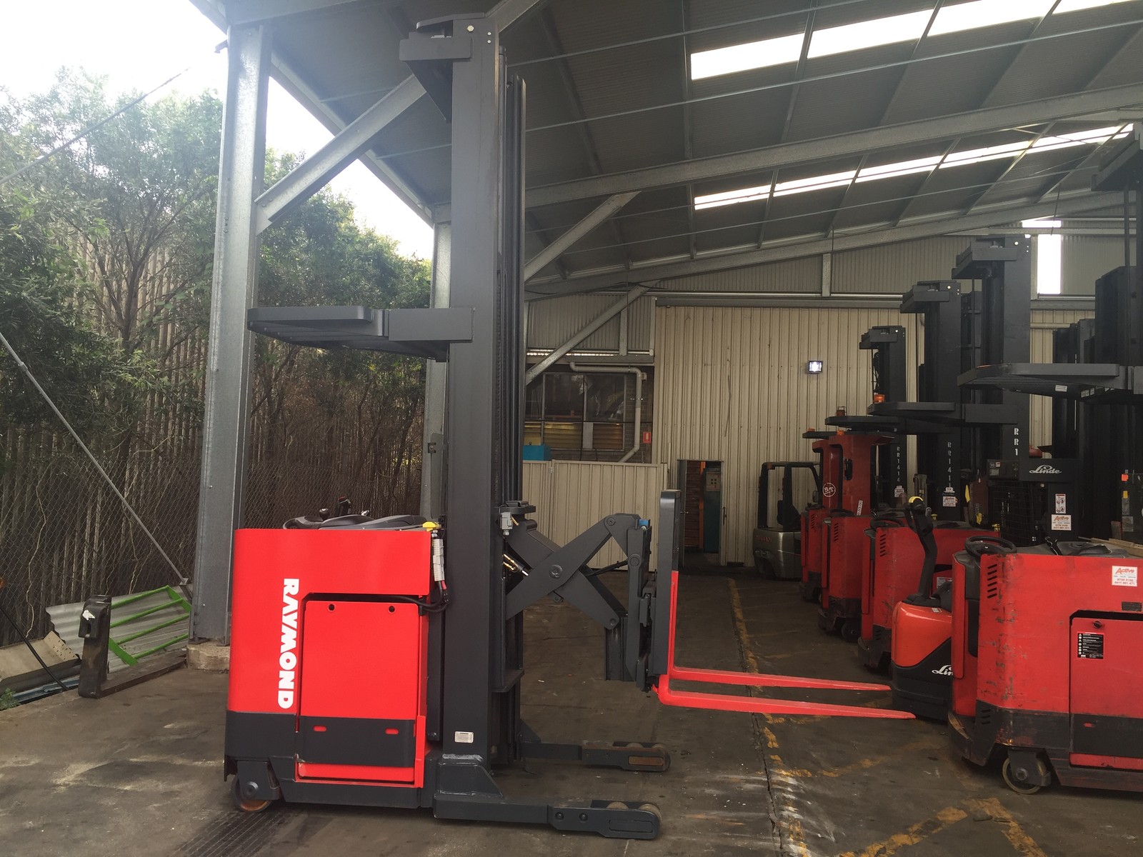 Raymond Electric HIGH Reach Truck 6m-8.5m Lift $6,499+GST Negotiable ...