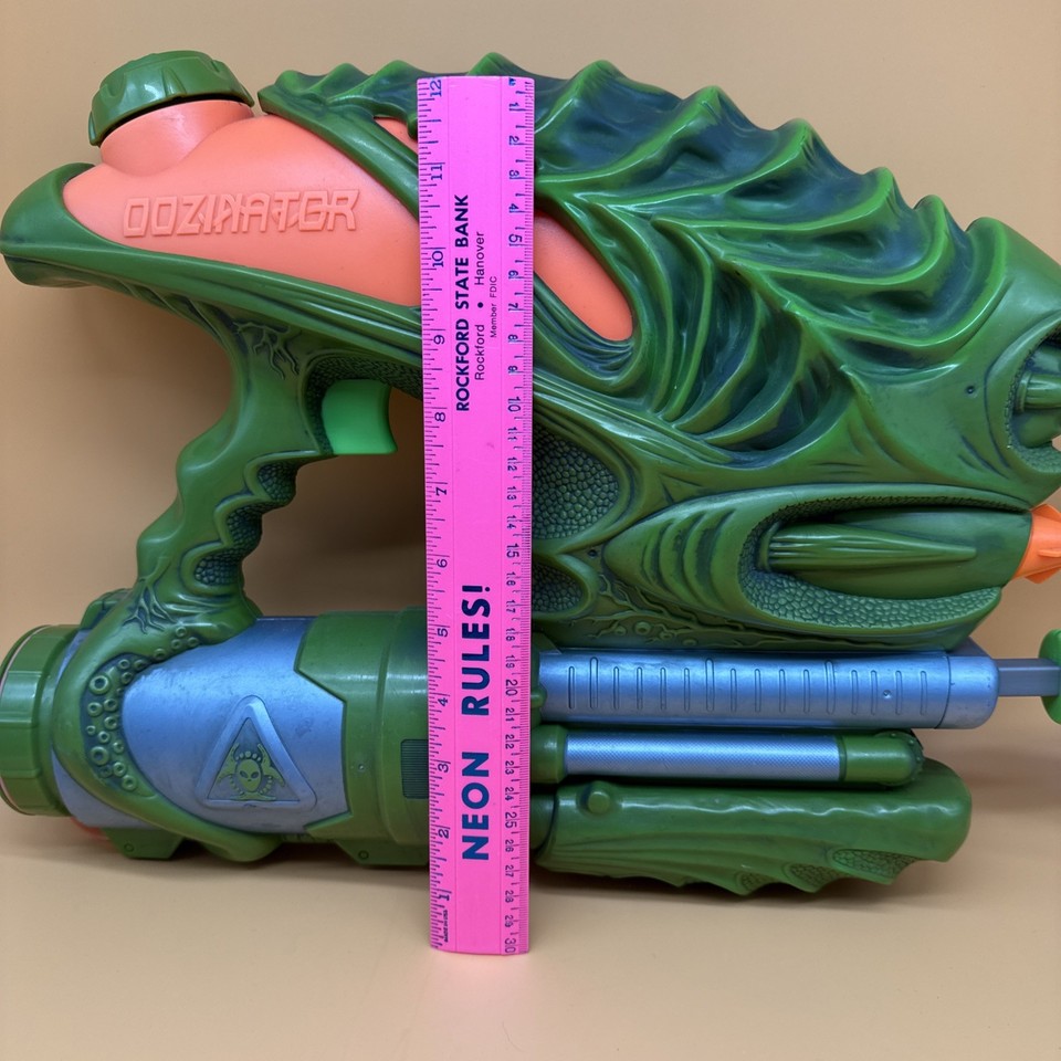 Hasbro OOZINATOR Super Soaker Toy Water Gun 2005 Alien Xenomorph ...