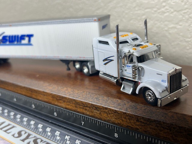 SWIFT TRUCKING - KENWORTH SEMI TRACTOR & VAN TRAILER HO Scale ...
