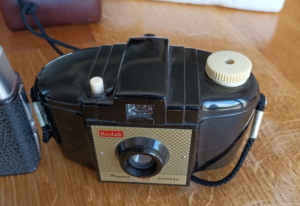 3 OLD CAMERAS AND HALINA SUPER 8 CINE CAMERA. | eBay UK