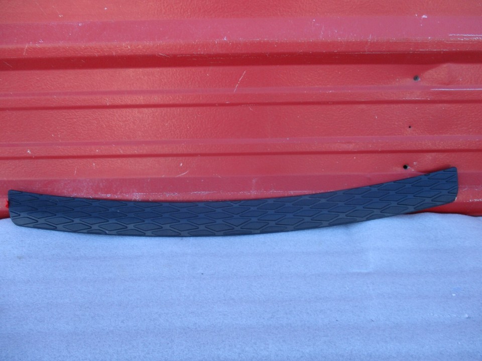 2009 - 2010 OEM TOYOTA COROLLA REAR BUMPER PROTECTOR STEP PAD PT278 ...