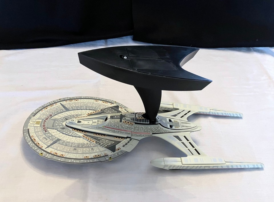 Art Asylum Star Trek Starship Legends NCC-1701-E STARSHIP Enterprise ...