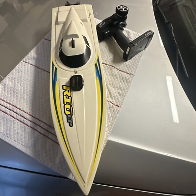 Aquacraft Rio EP RC Boat With Axial AX-3 Remote No Battery Not Tested ...