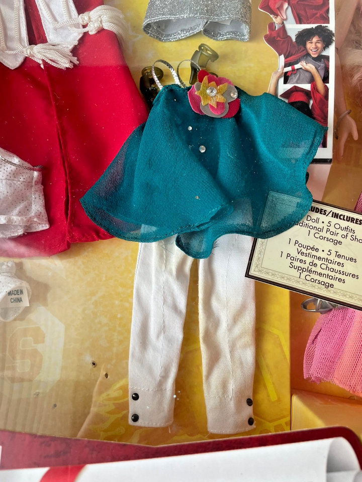 Disney High School Musical 3: Senior Year Sharpay Doll and Wardrobe Set ...