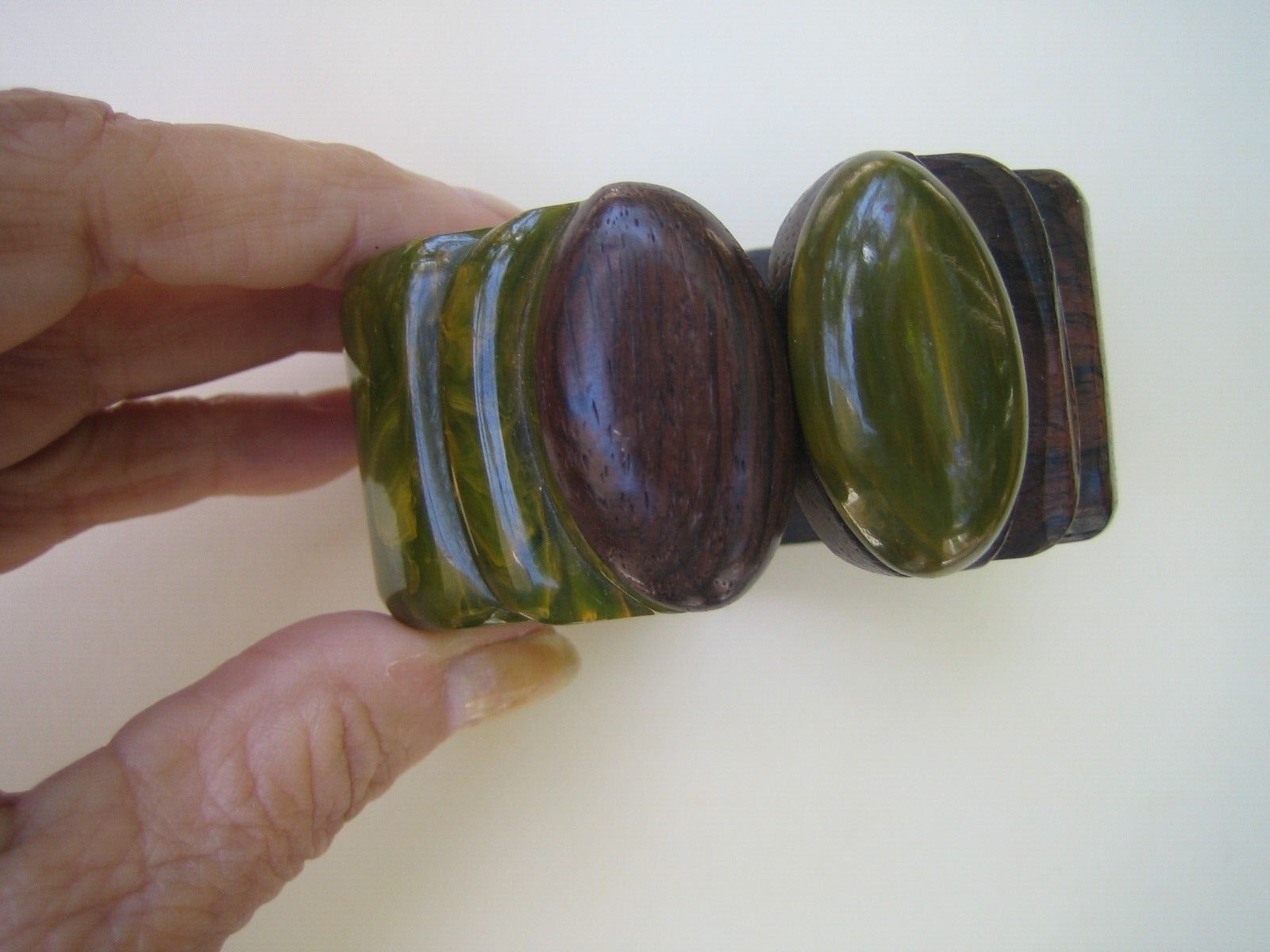 Vintage carved green bakelite & wood hinge cuff brace… - Gem