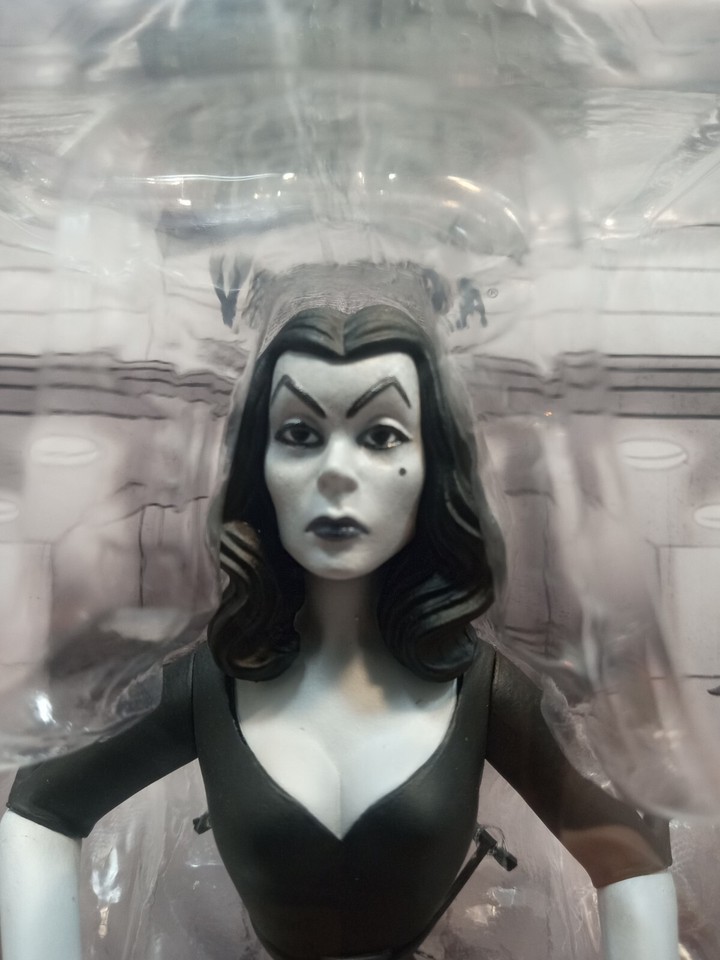 NECA Toony Terrors Silver Screen Vampyra Action Figure Universal ...