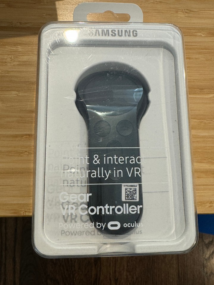 Oculus Rift VR Virtual Reality Headset System - HM-A w/ NIB Gear VR ...