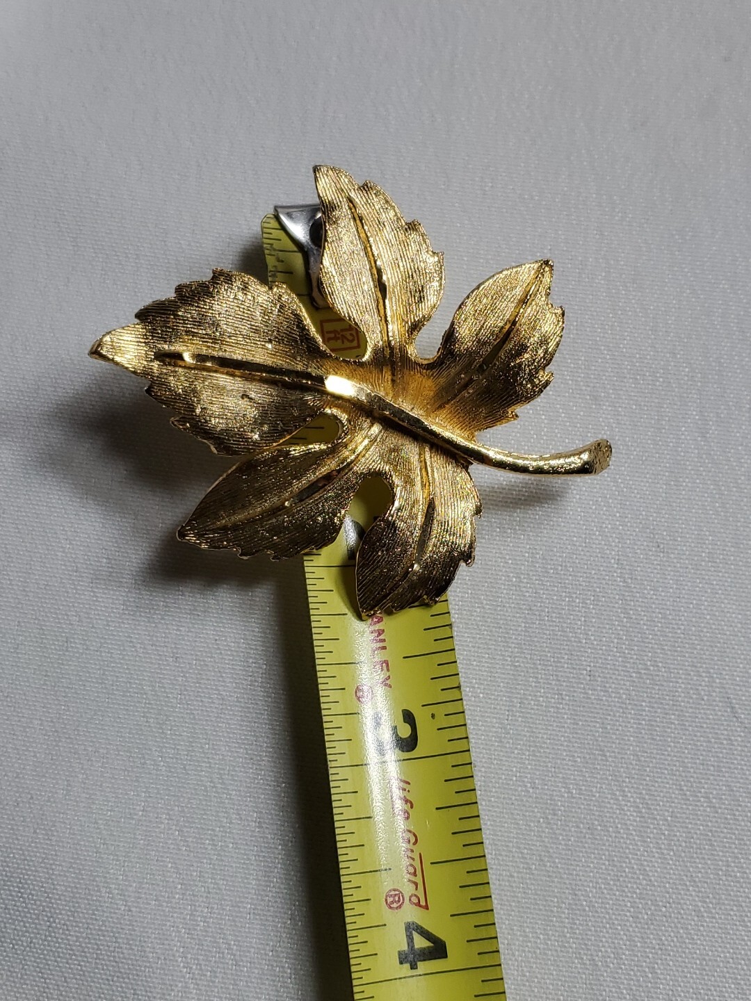 Vintage Stunning Brushed Gold Tone Maple Leaf Pin Bro… - Gem