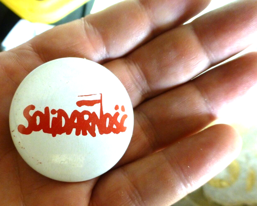 VINTAGE PINBACK BUTTON SOLIDARITY SOLIDARNOSC POLISH TRADE UNION POLAND ...