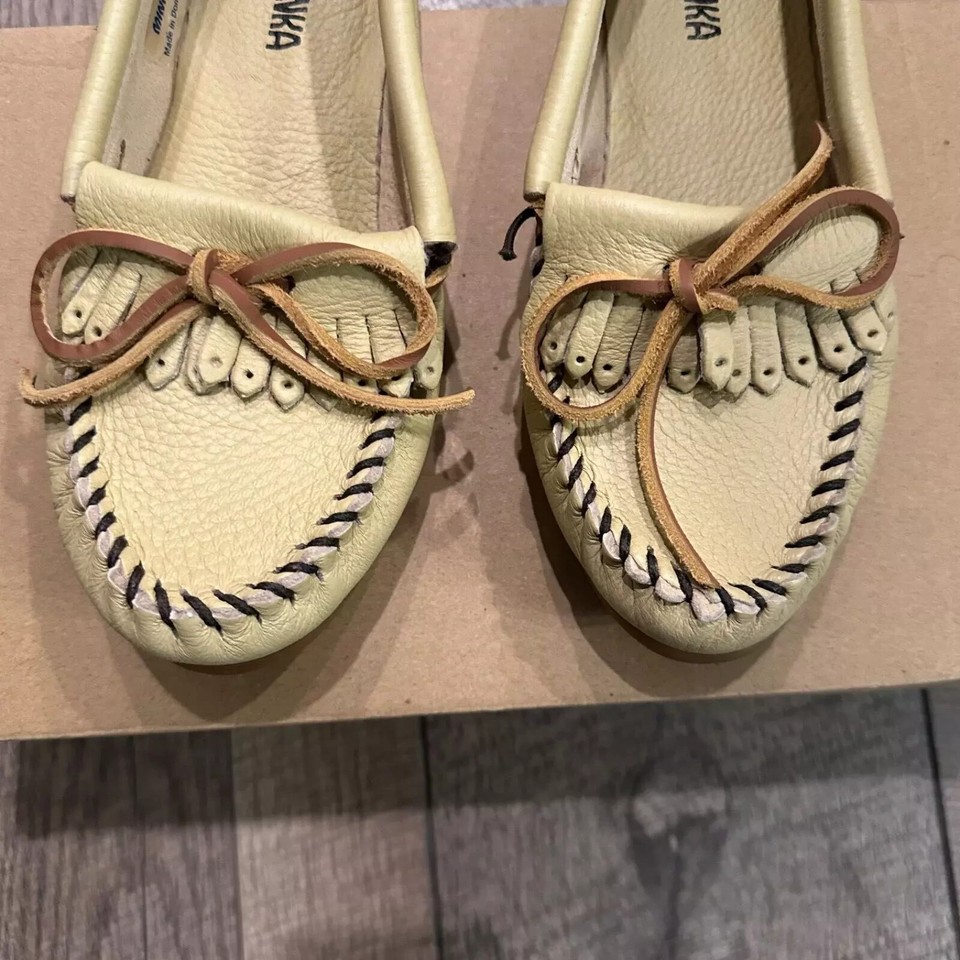 New Minnetonka Moccasin Women's 67 Classic Deerskin Kilty Moccasins ...