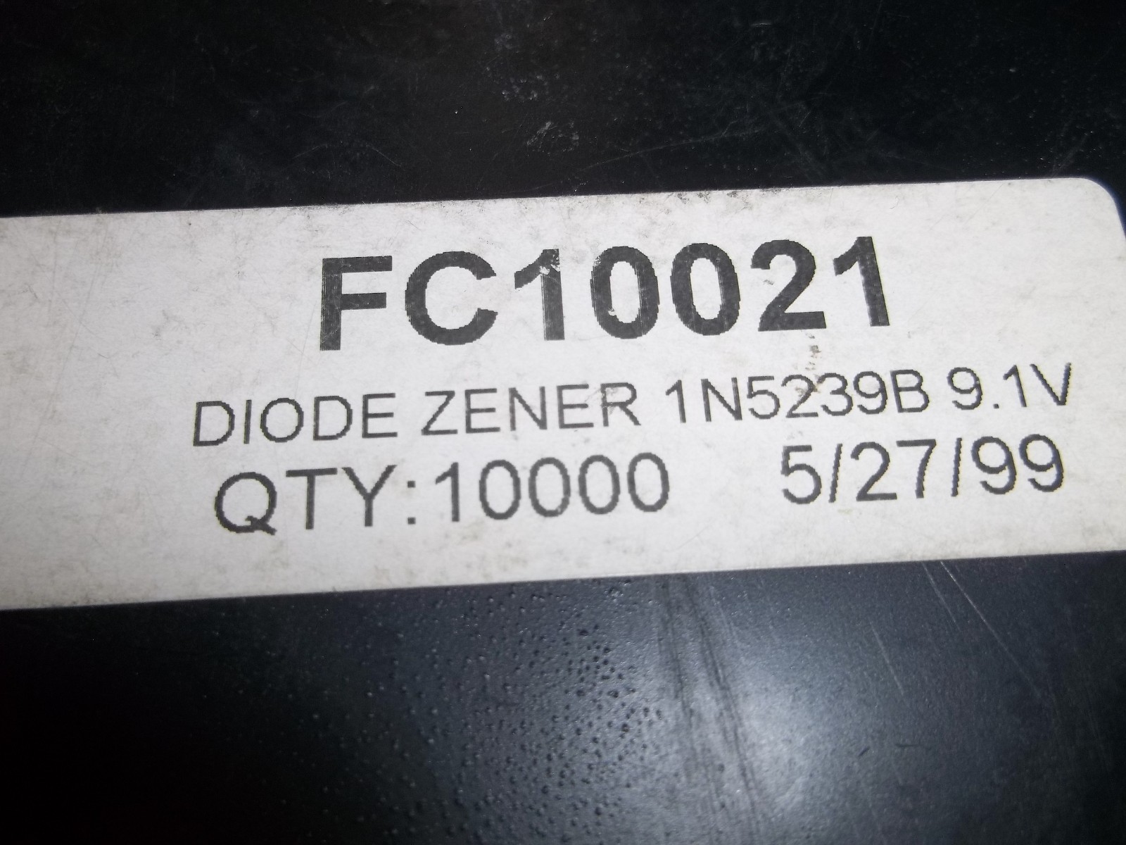 LOT OF 9000+/- DIODE ZENER 1N5239B-TR-C9V1 9.1V 1N5239B FC10021 (AA5 ...
