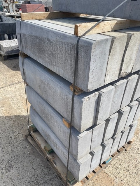 HALF BATTERED TO BULLNOSED LEFT HAND DROP KERB - 125x255MM TO 125x150MM ...