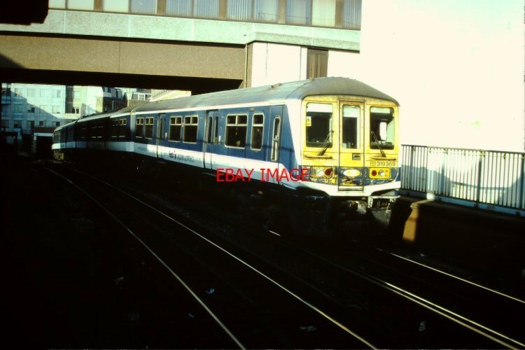 PHOTO CLASS 319 4-CAR EMU NO 319 359 (EX-NO 319 159) APPROACHING ...