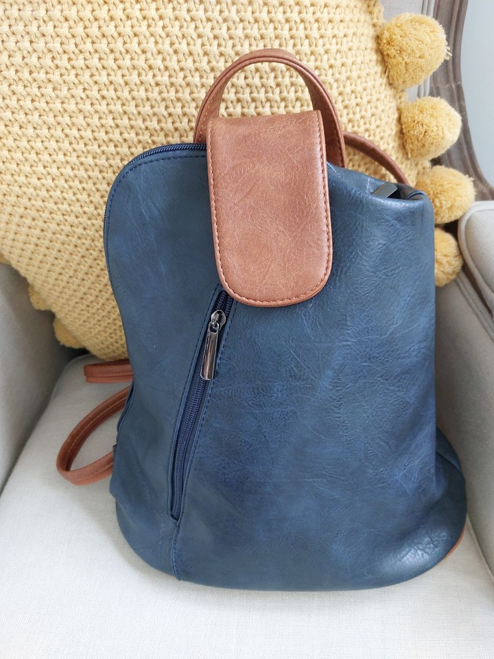 LADIES FAUX LEATHER HANDBAG BACK PACK IN NAVY & TAN ZIP FASTENING ...