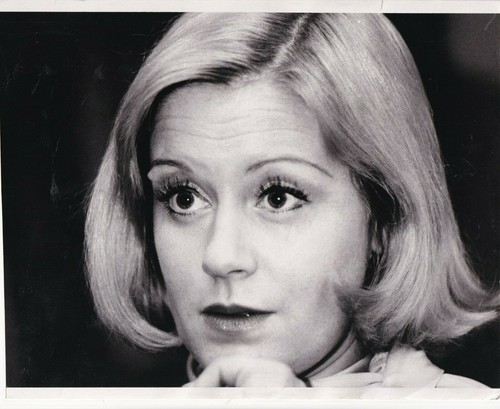 Mary Ure ACTRESS STUNNING PORTRAIT STYLISH POSE 1974 ORIGINAL VINTAGE ...
