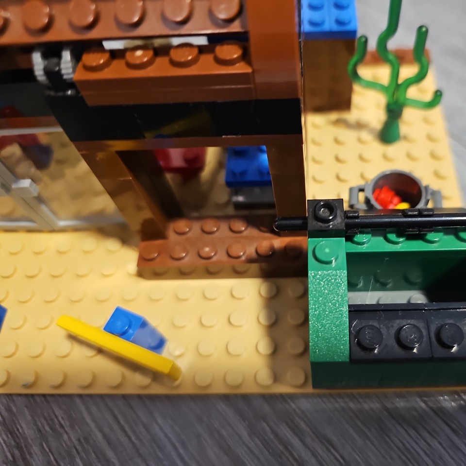 LEGO SpongeBob SquarePants: Krusty Krab (3825) Includes Box front ...
