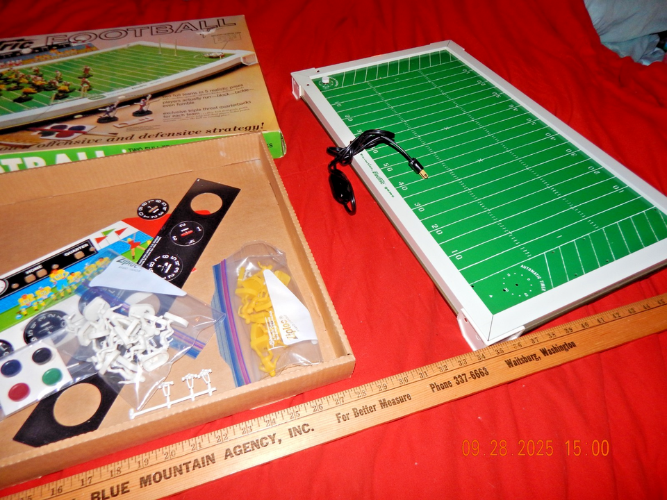 Tudor Electric Football from 1968/1969 - New in box, never been set up ...