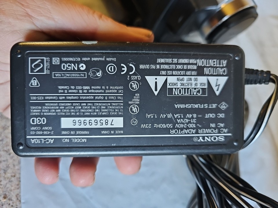 Sony HandyCam CCD-TR818 Hi8 Video 8 Camcorder w/ AC Plug Powers On FOR ...