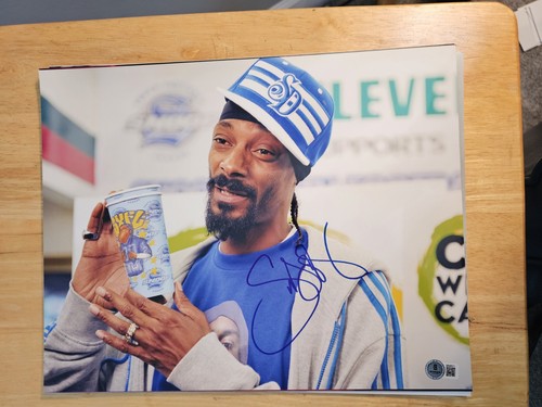 Rapper Hip Hop Artist Snoop Dogg Signed 11 X 14 Photo BECKETT CERTIFIED ...
