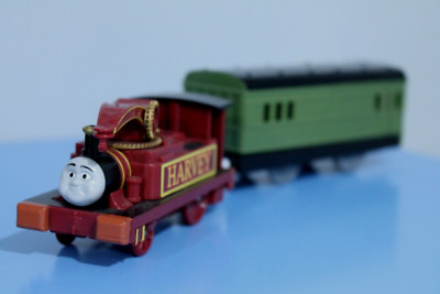 HIT TOY Trackmaster Thomas & Friends HARVEY & Green Coach Motorized ...