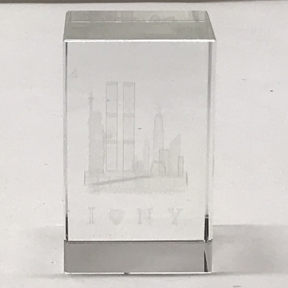 I ️ NYC 3D Crystal/Glass Paperweight - New York City w/ Twin Towers | eBay