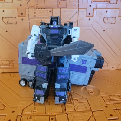 Transformers Legacy G1 Universe Leader Commander Motormaster Stunticon ...