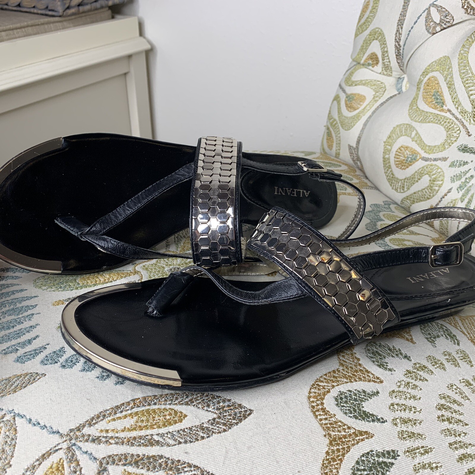 Alfani Womens sz 9 Black & Silver Studded Thong Sandals Shoes | eBay