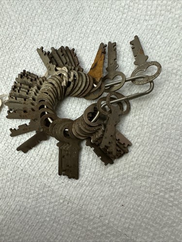 VINTAGE EAGLE LOCK CO. STEEL FLAT KEYS ANTIQUE KEYS STAMPED Lot Of 36 ...