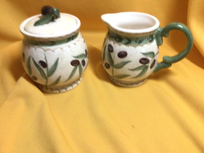 Oneida Oliveto Stoneware Covered Sugar Bowl and Creamer- Excellent | eBay