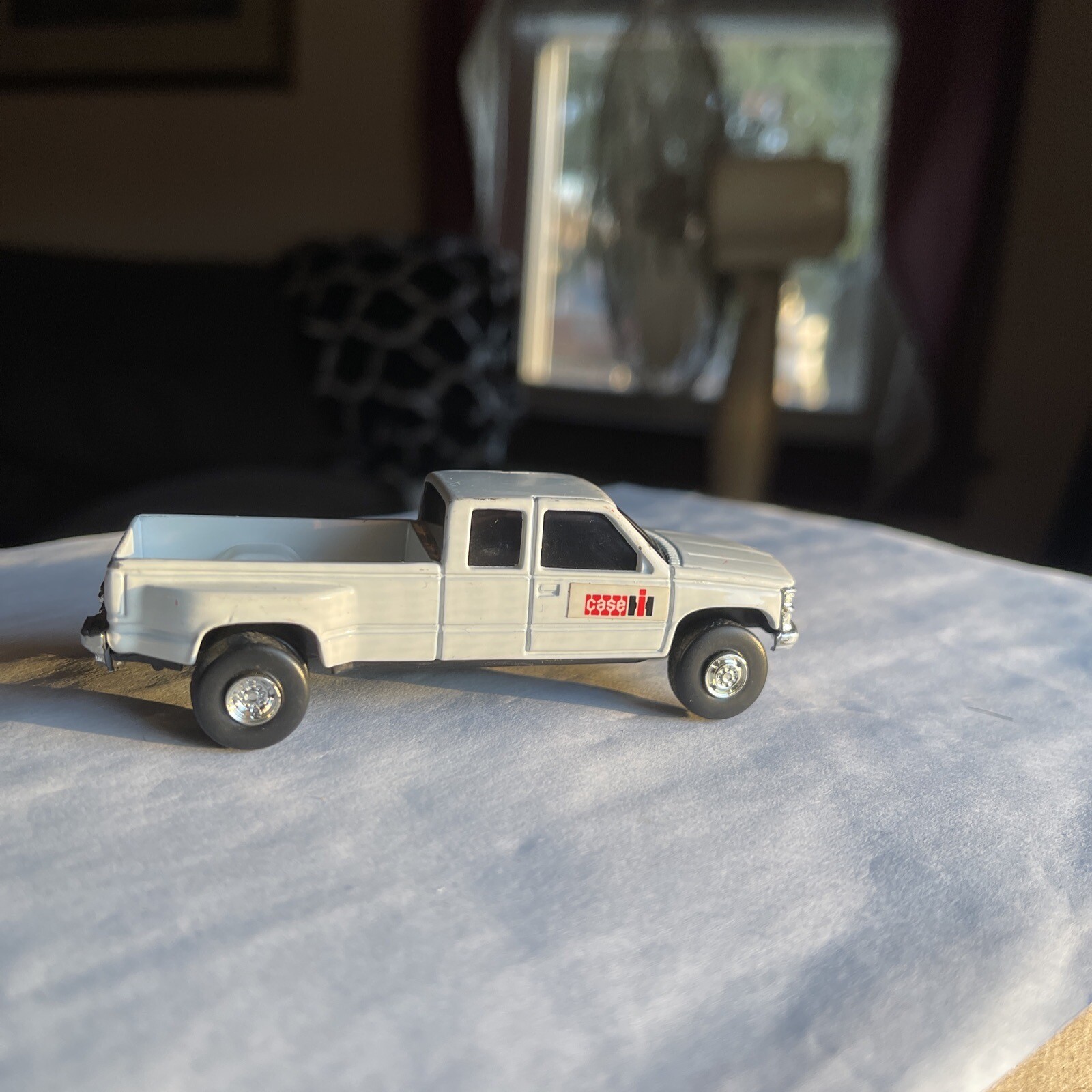 Ertl White GMC 3500 CaseIH Dually Pickup Truck 1/64 - Soluções e ...