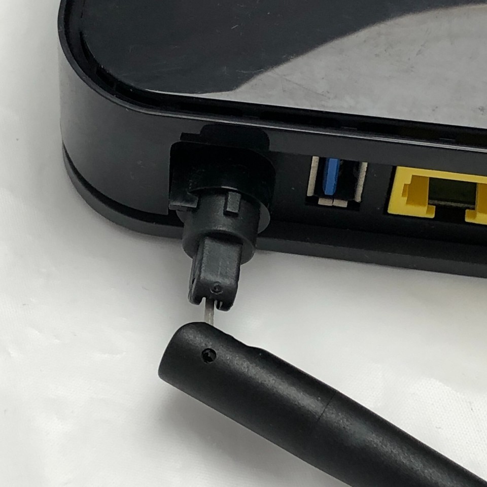 Netgear N300 Wireless ADSL2+ Modem Router DGN2200 -FAULTY (Broken ...