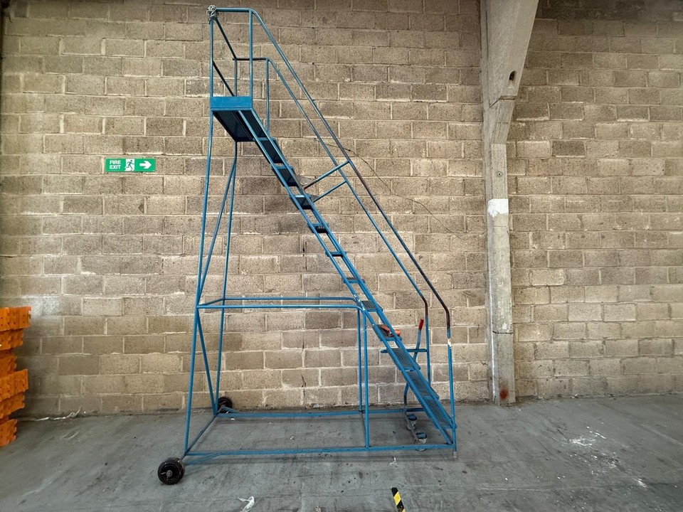 Mobile Saftey Warehouse Platform Steps Ladders Stairs High Bay Storage ...