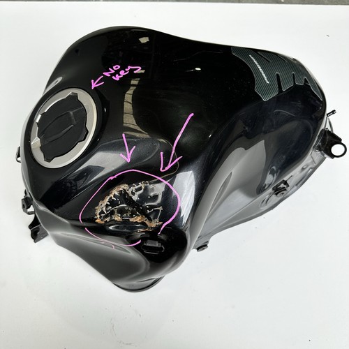 Kawasaki ZR900 Z900 900 2017 Fuel tank *damage as shown | eBay Australia