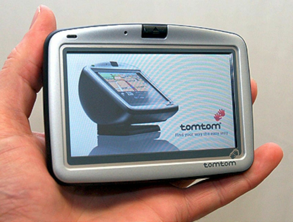 TomTom GO 710 Car Portable GPS Navigator Unit Set 4" LCD US/Canada Maps ...