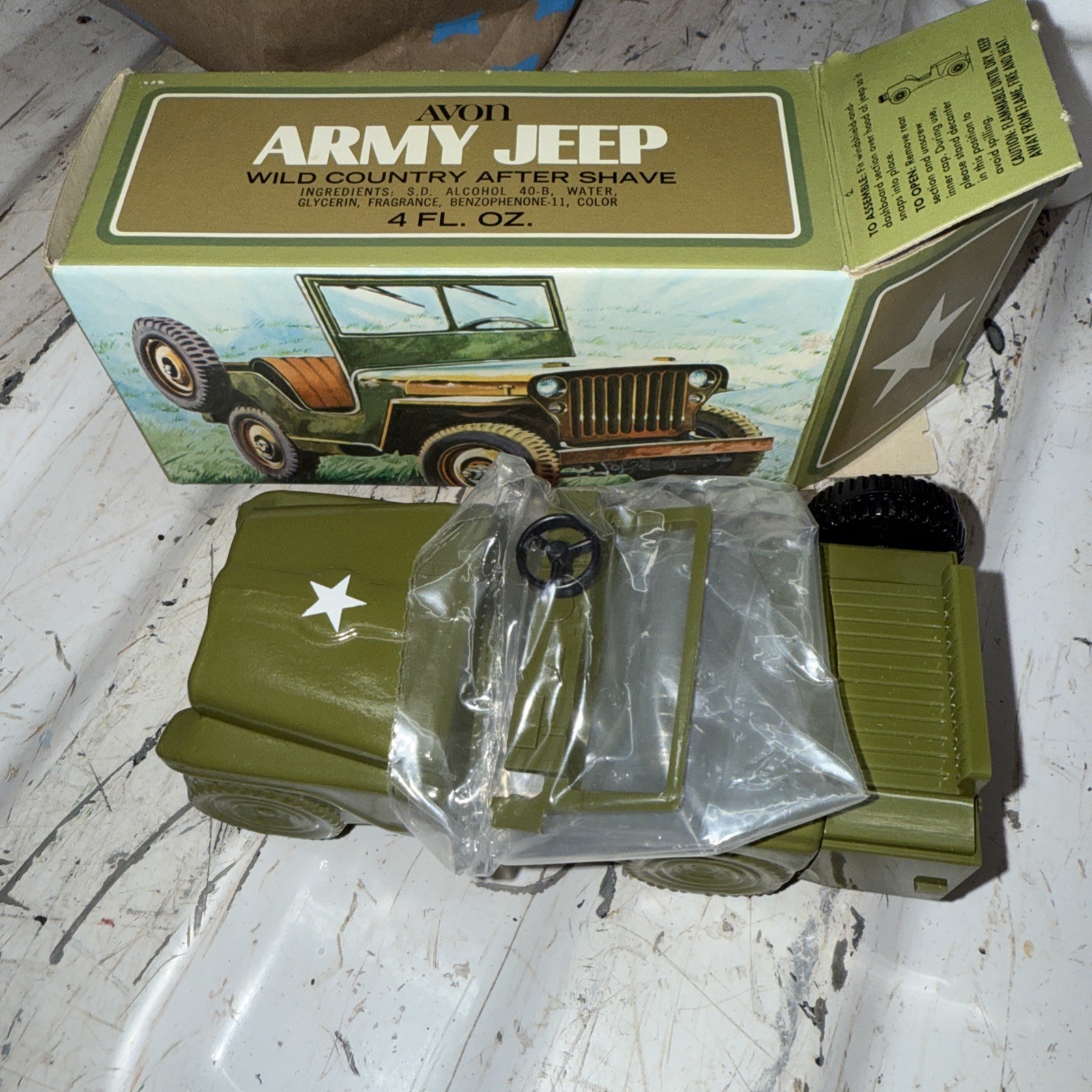 VINTAGE AVON ARMY JEEP, WILD COUNTRY AFTERSHAVE, FULL BOTTLE WITH BOX ...