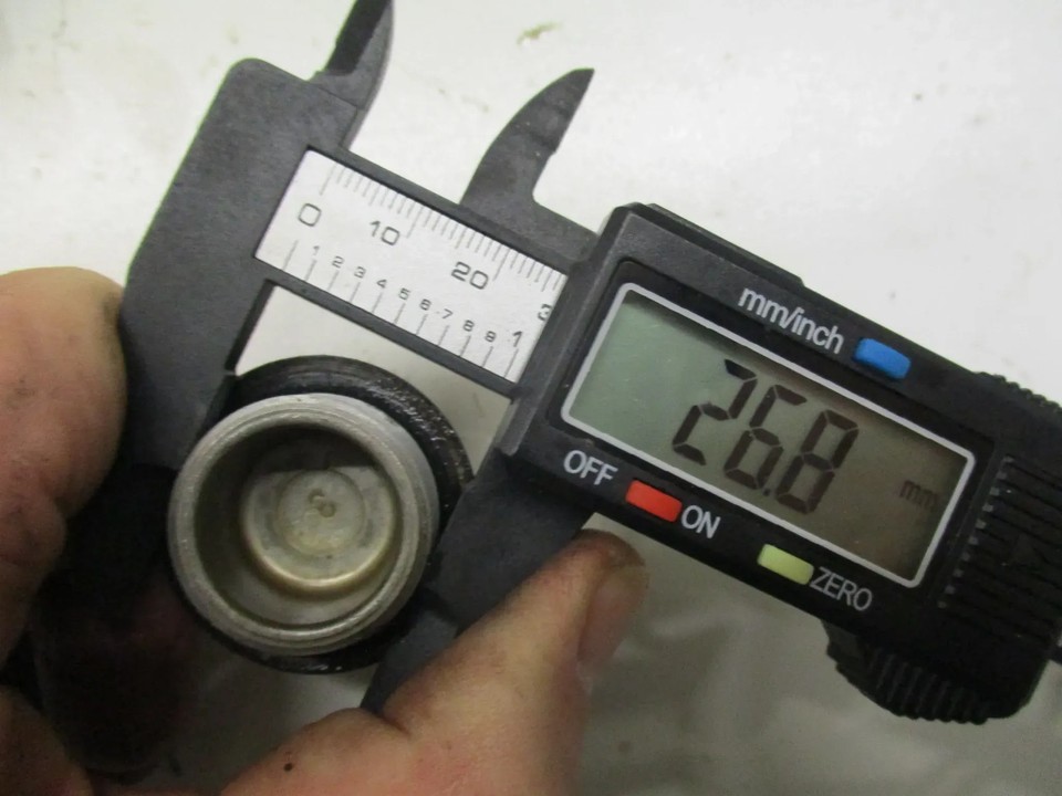 Oil Cover 2. Yamaha FZ 750 Genesis 2KK Oil Filling Cover Oil Filling ...