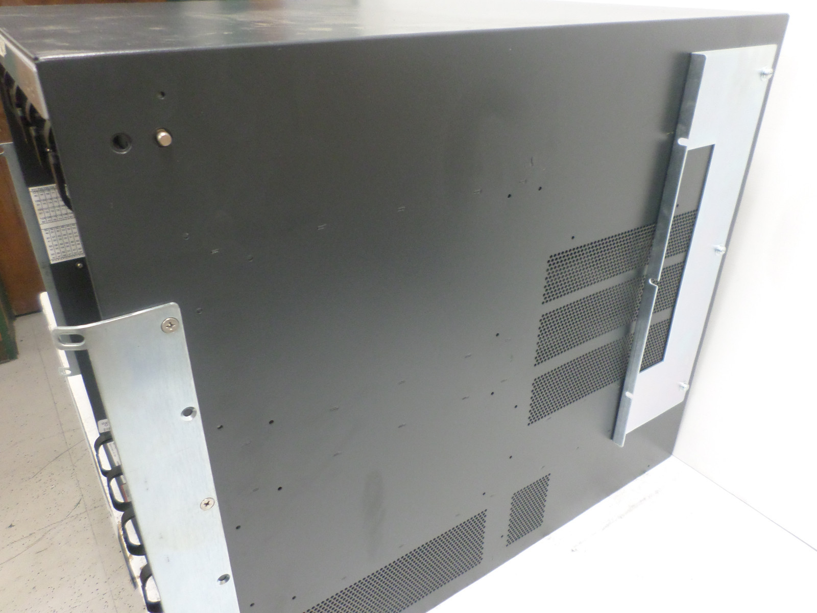 Genuine OEM EMC ED-140m Connectrix FC Director Chassis 100-620-011 ...