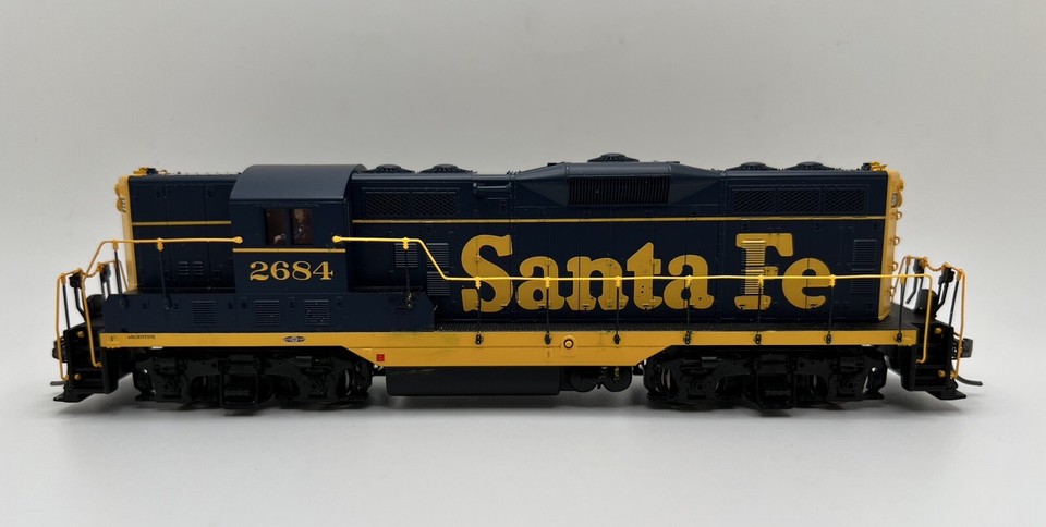 Atlas Classic 8487 HO Santa Fe GP7 Locomotive Road #2684 *DCC Installed ...
